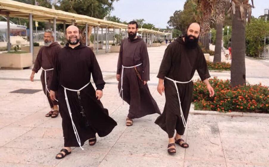 Costume da bagno? No, il saio Frati cappuccini a Marina Piccola - L ...